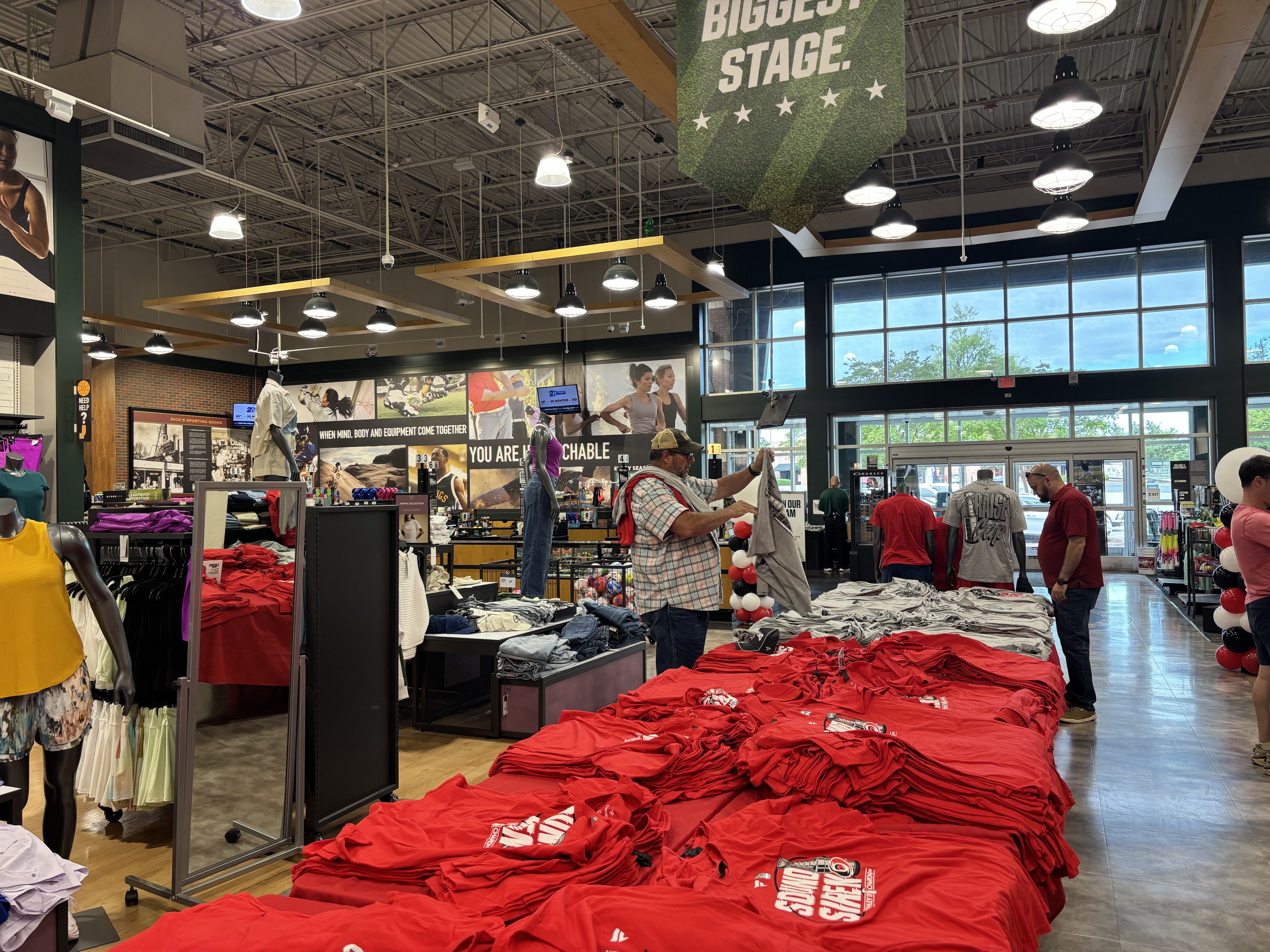 Canes fans pack Dick's Sporting Goods for championship gear